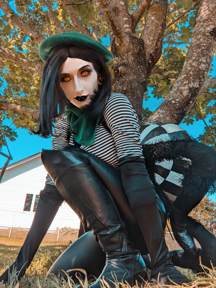 Cosplaying as Miss. Spider from James And The Giant Peach - 9GAG