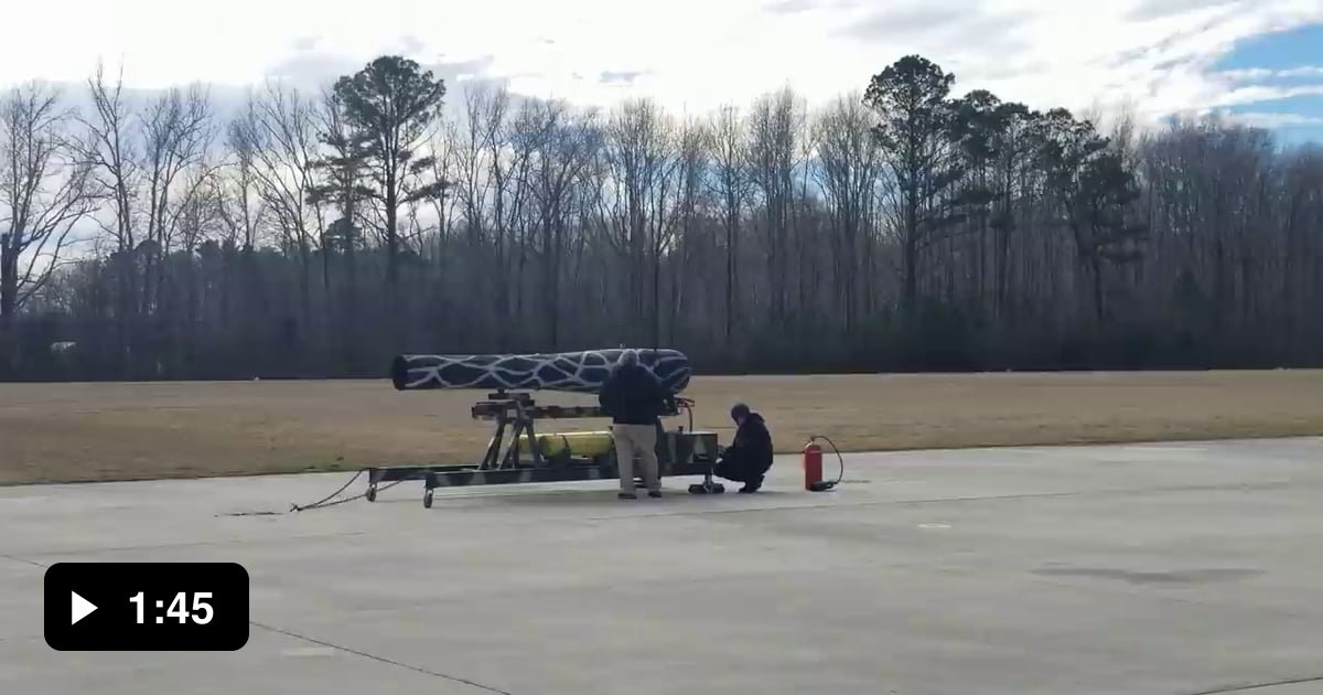 Pulse Jet engine from a V-1 Flying Bomb (Video by Tony Stolz) - 9GAG