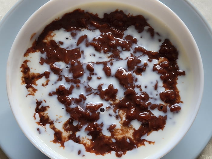 Champorado - Philippines chocolate sweet rice porridge with milk - 9GAG
