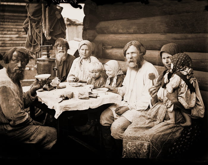 Peasant family drinking tea. Late 19th century, Russia - 9GAG