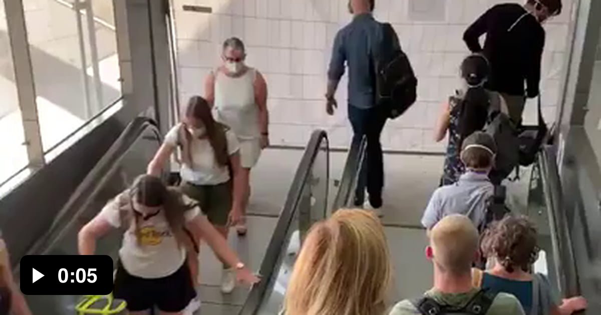 A real life roller coaster tycoon queue - 9GAG