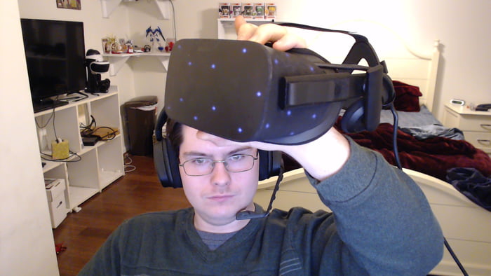 My webcam can pick up the infrared tracking lights on my oculus rift - 9GAG