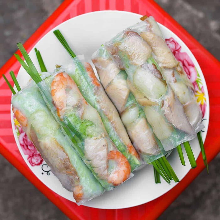 Spring rolls at a corner of Vietnamese street. Fair country to visit - 9GAG