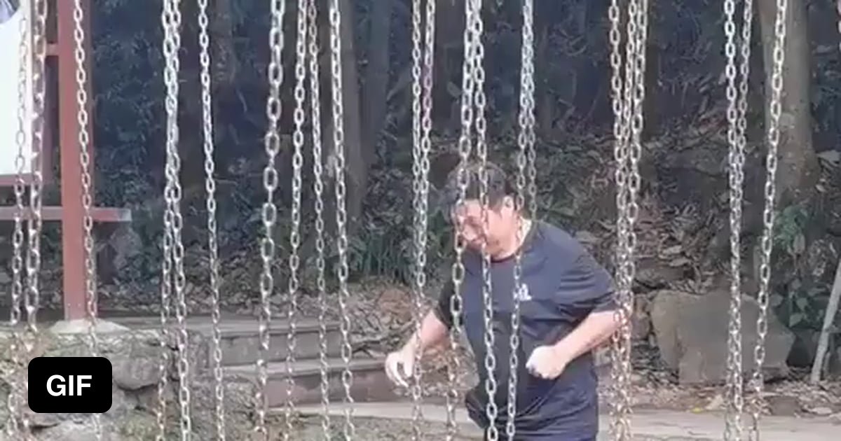 This mans balance is amazing - 9GAG