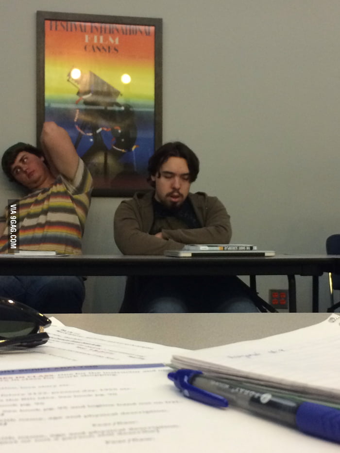 How you know you're in the most boring class ever. - 9GAG