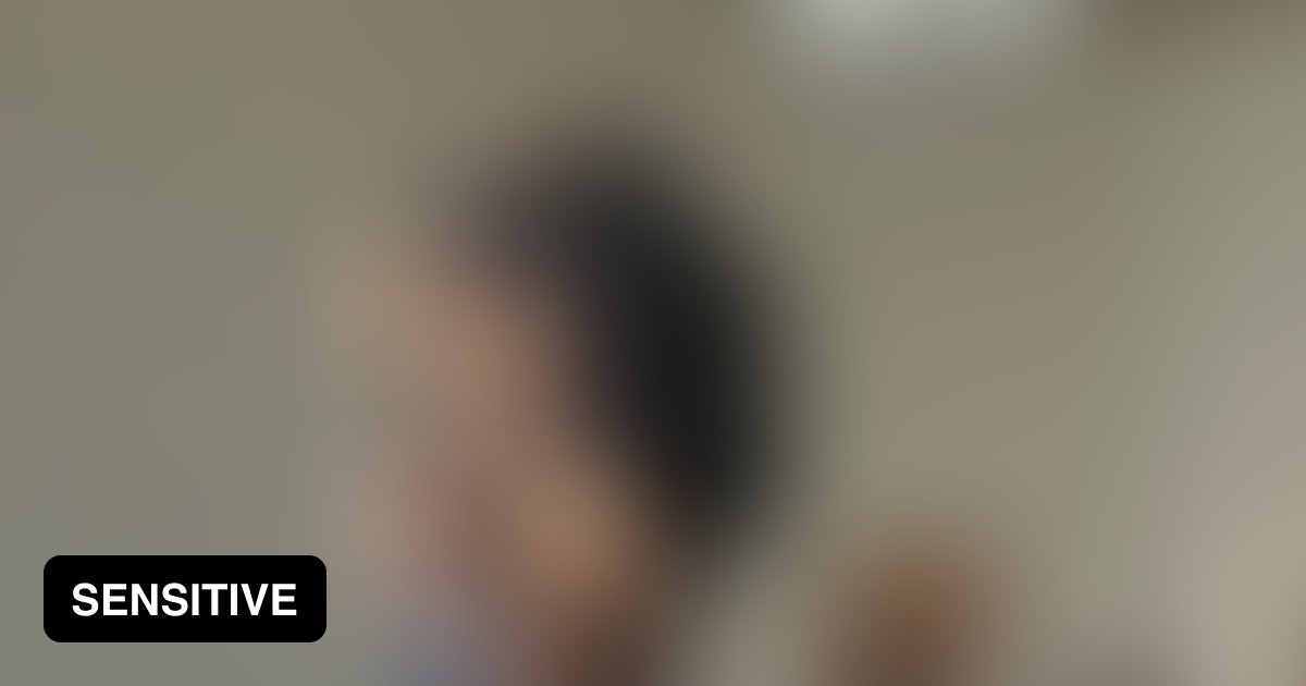 Everyone things is to scale, now touch the ceiling - 9GAG