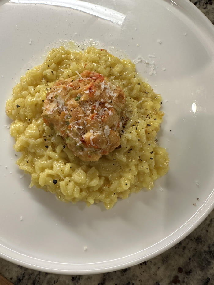 Saffron risotto & lobster cakes - 9GAG