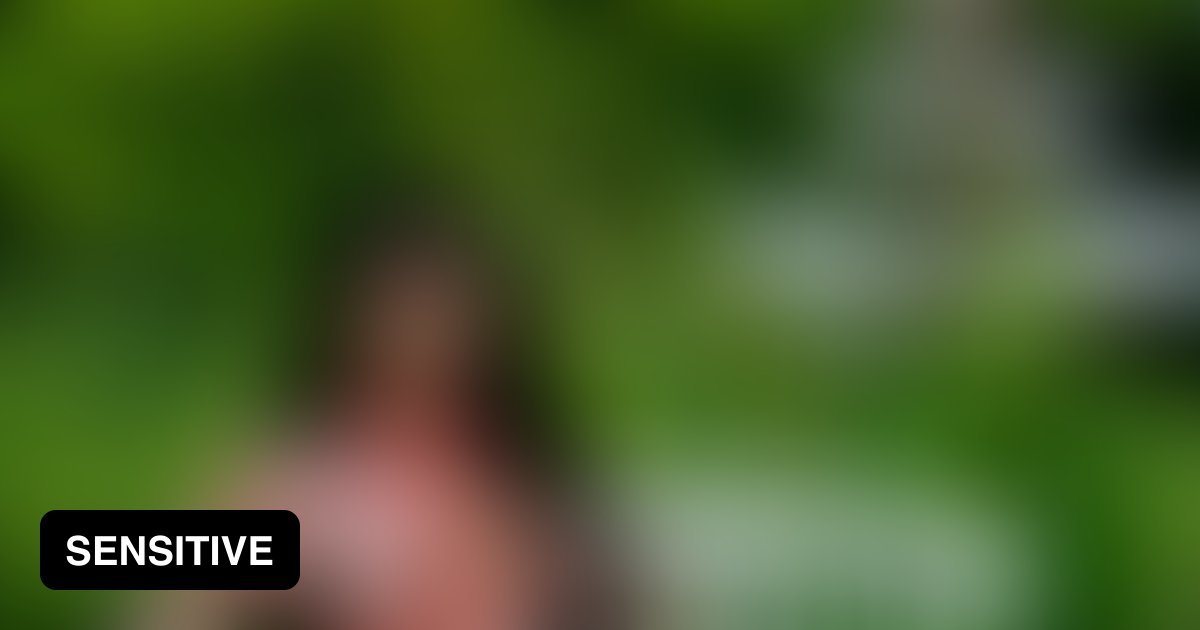 Maybe too much cleavage for the office? - 9GAG