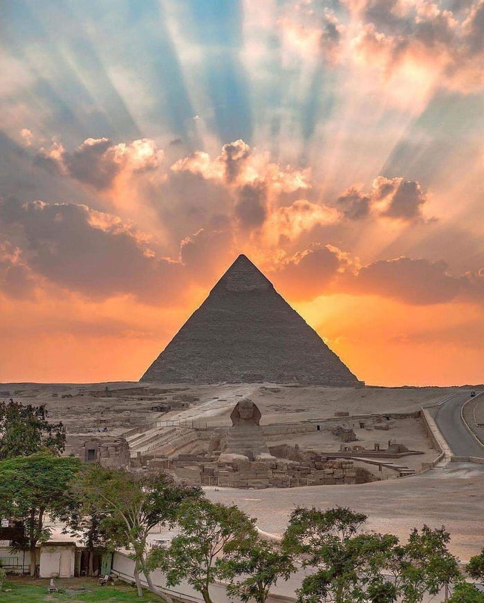Nature's perfect alignment—when the sun honors the pyramid with a halo ...