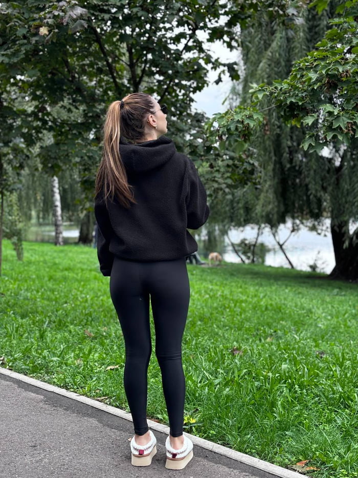 So tight leggins - 9GAG