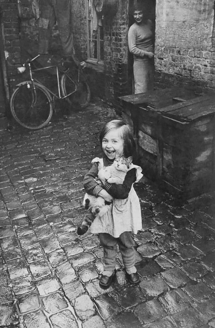 Happy French Girl And Her Cat, 1959 - 9GAG