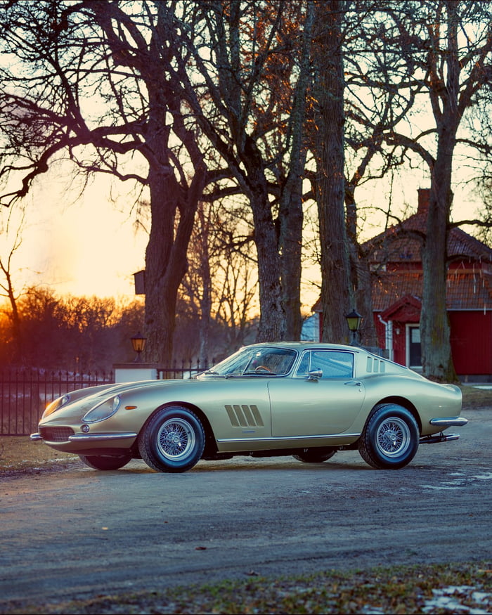 Your daily dose of Ferrari - 9GAG