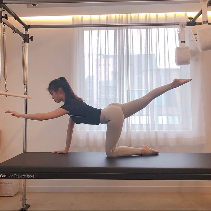 (ex-Tahiti) JISOO - That fit booty. - 9GAG