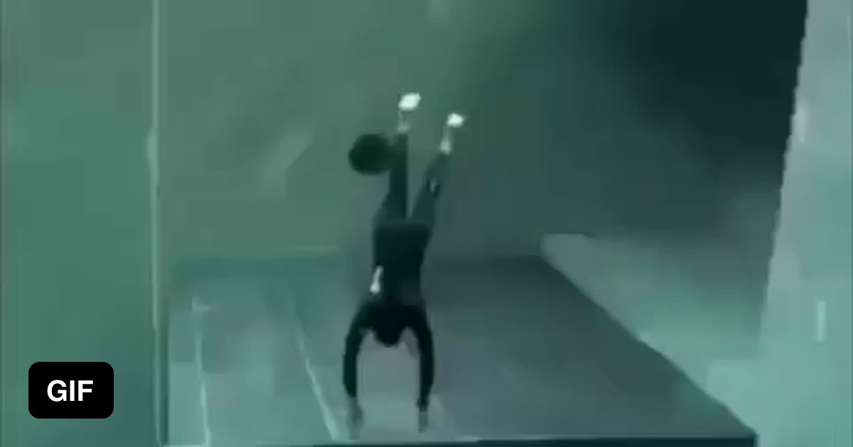 World's deepest swimming pool. - 9GAG