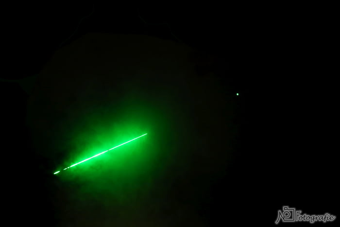 Green laser pointer + vaper friend + Camera = Lightsaber (-ish, kind of...) - 9GAG