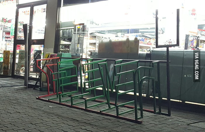 711 bike rack. Genius - 9GAG