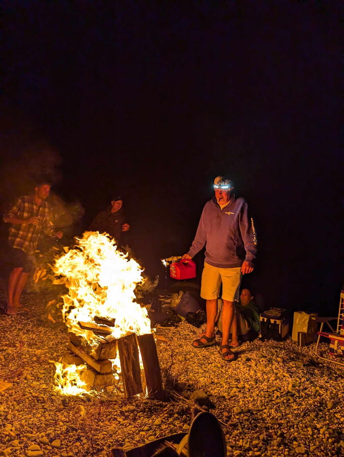 Having a nice little campfire on the beach - 9GAG