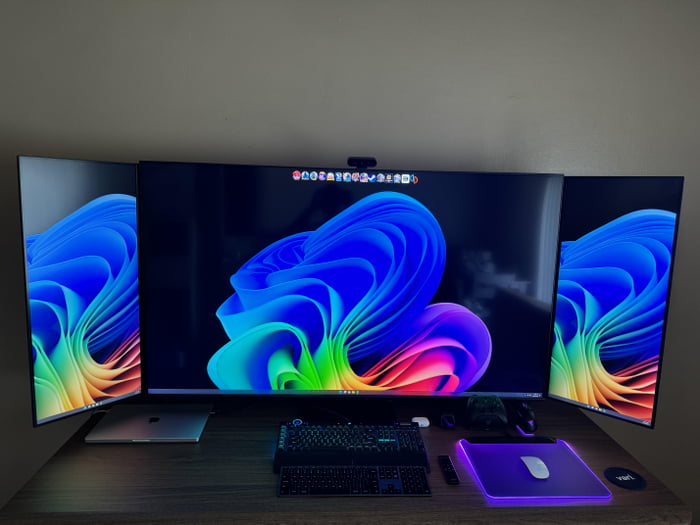 New Setup! 65'' 4K 120Hz + Two 34'' 100Hz Ultrawide - 9GAG