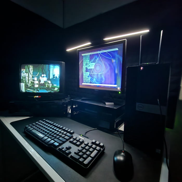 2010s Computer Lab Setup - 9GAG