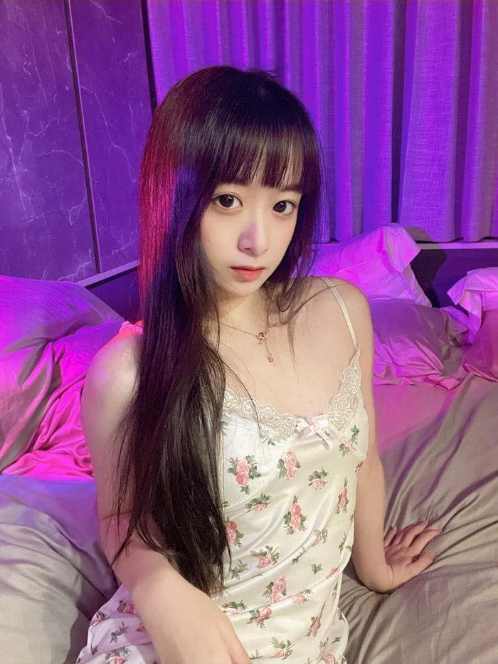 How about a naughty asian girl next door? - 9GAG