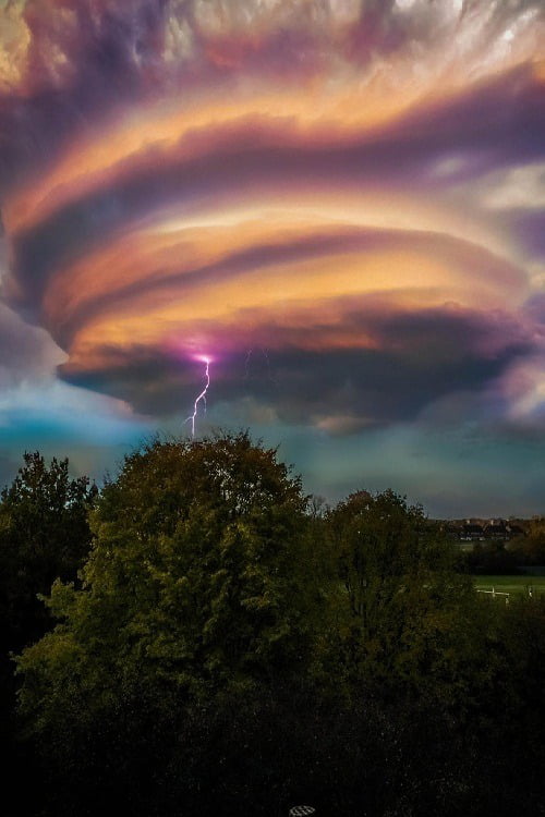 Lightening Swirl by Chris Rathore - 9GAG