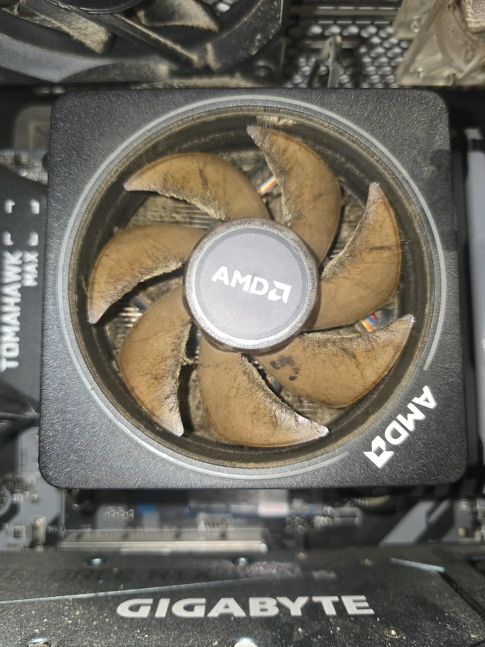 What smoking 10 joints a day inside of your house does to a CPU Cooler ...