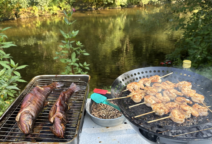 Just grillin’ - 9GAG