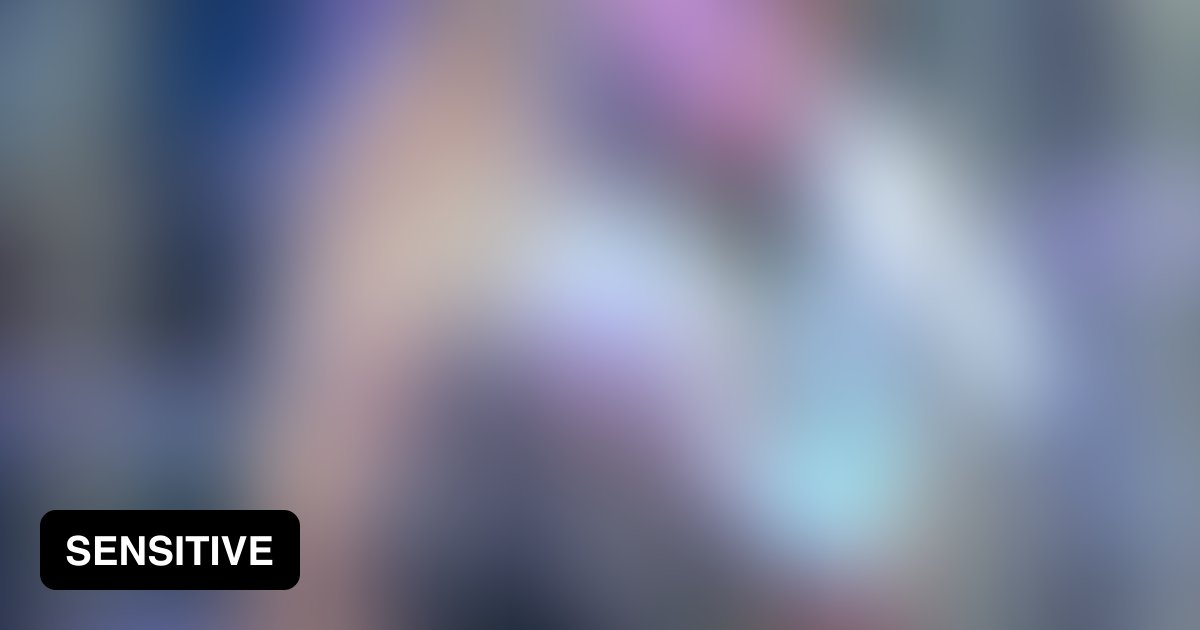 Ariana Grandes tight ass - 9GAG