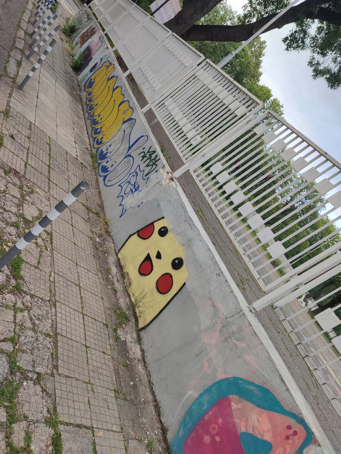 Random Pikachu - 9GAG