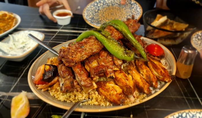 Platter at a Turkish restaurant in London - 9GAG