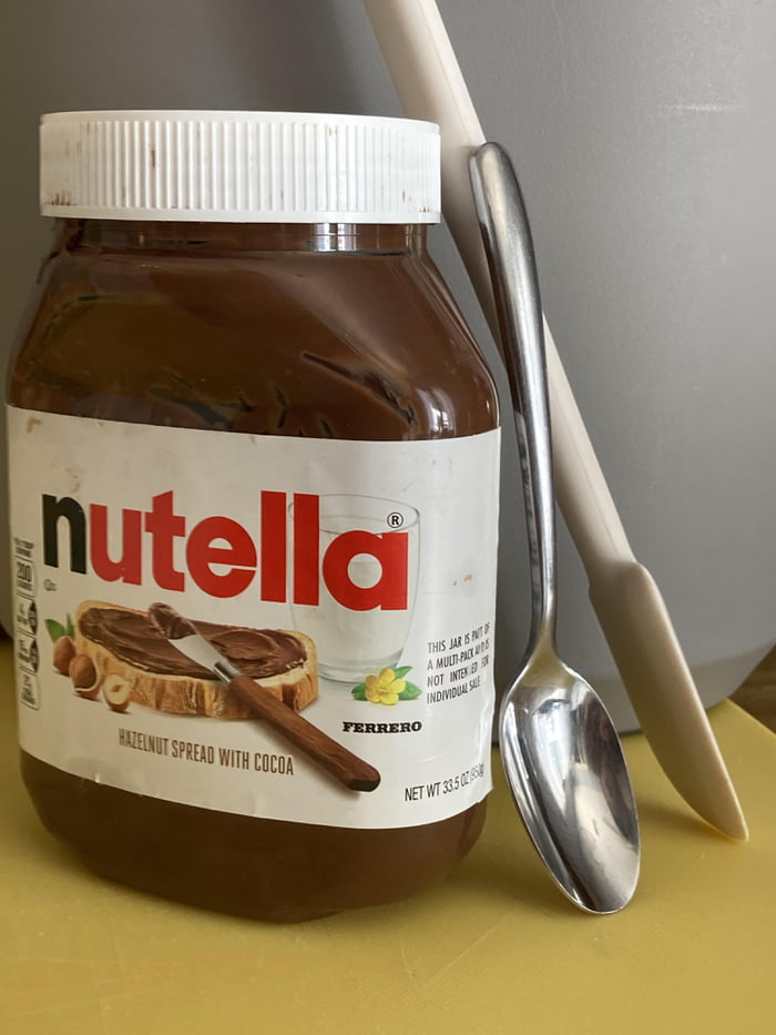 Nutella jar requires a special spatula. Spoons won’t work - 9GAG