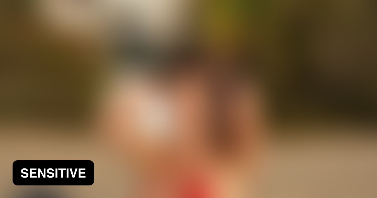 Red bikini women on the beach - 9GAG