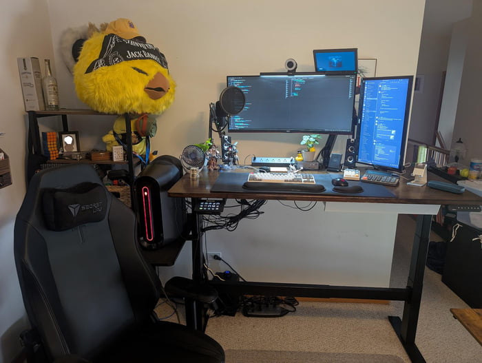 New setup. Working on organization still, but getting there! - 9GAG