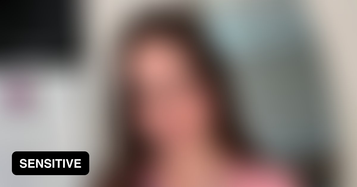 Busty in pink - 9GAG