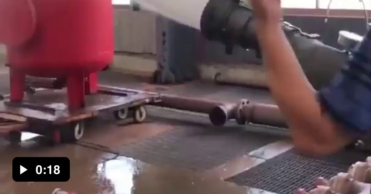 Controlling the spray velocity on this firefighter hose - 9GAG