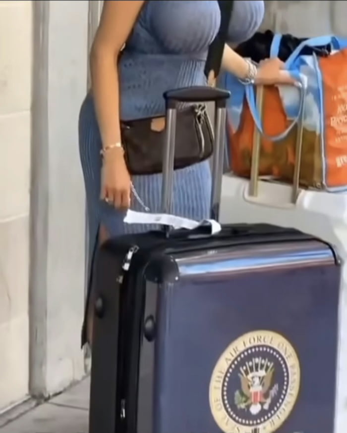 Air Force one sure have the best air bags around. - 9GAG