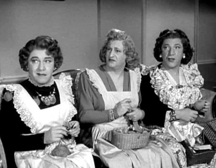 The 3 stooges in drag. Circa 1930s-1940s. - 9GAG