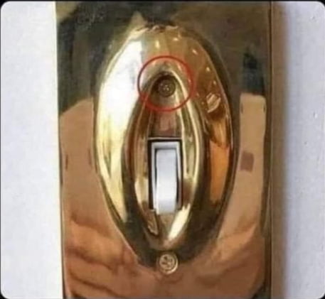 Follow the red circle - 9GAG