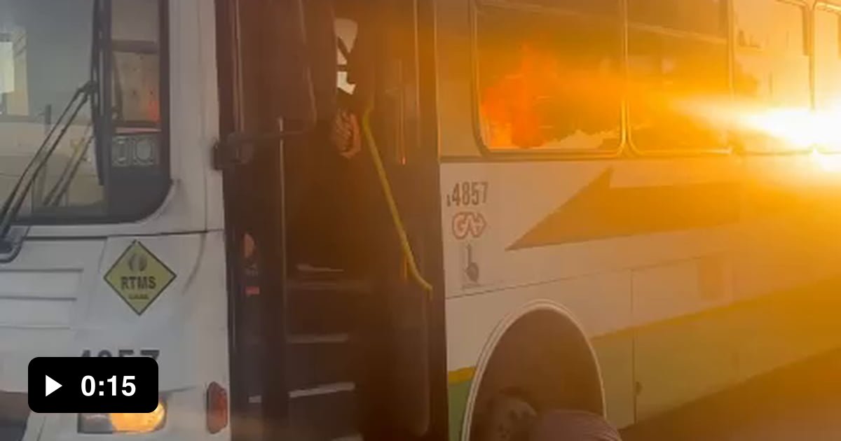 This bus is on fire 🔥 (Alicia Keys voice) - 9GAG