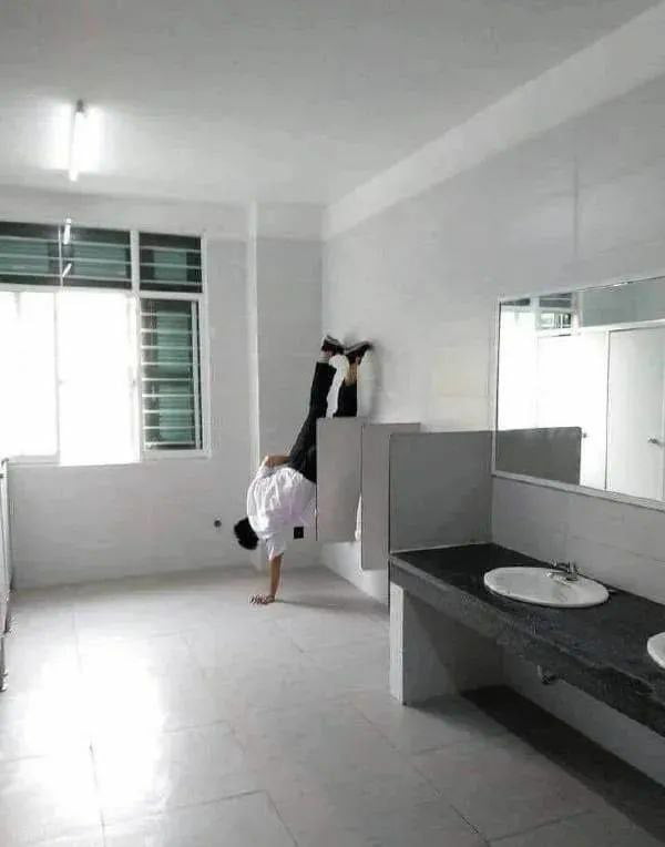 Peeing Level 100 - 9GAG