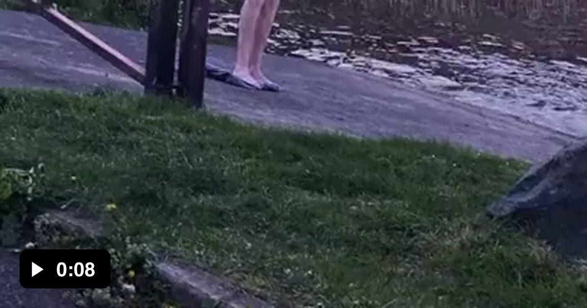 The dive into the deep - 9GAG