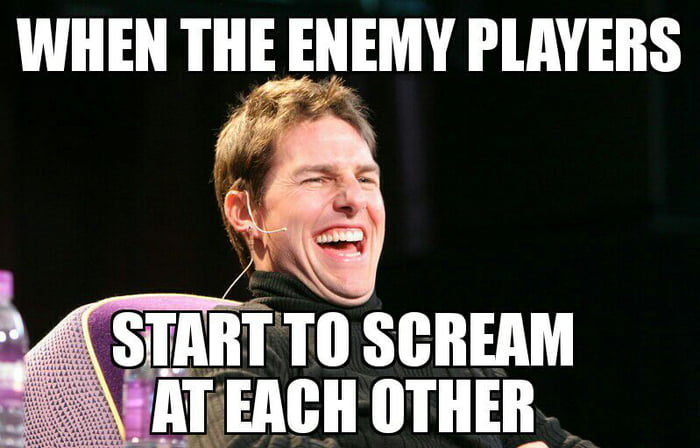 I just love to see team work falling apart - 9GAG