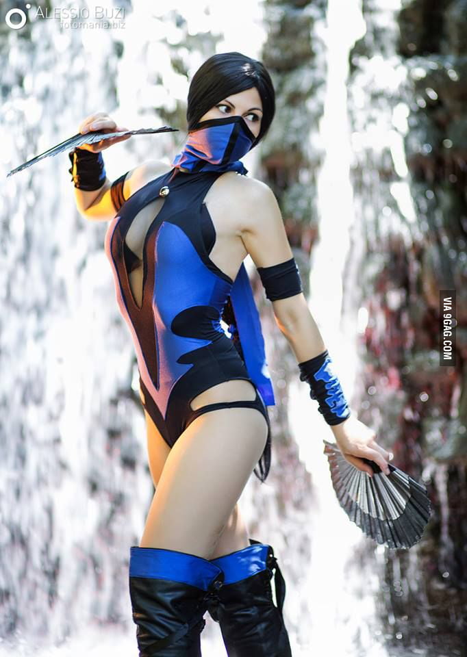 Kitana Cosplay - 9GAG