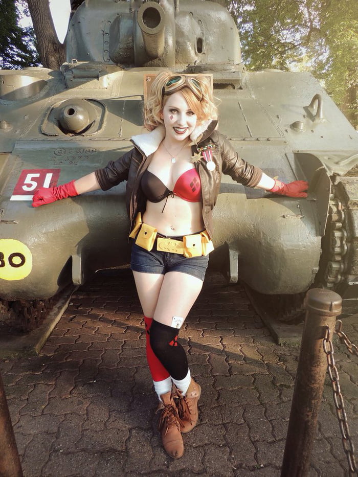 Bombshell Harley Quinn - 9GAG