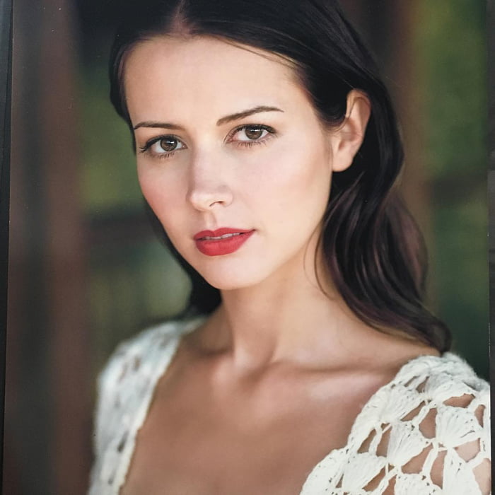 Amy Acker - 9GAG