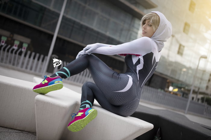 Spider Gwen has a nice booty on the city! by Kate Key - 9GAG