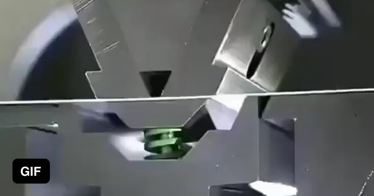 Can’t. Stop. Watching. - 9GAG