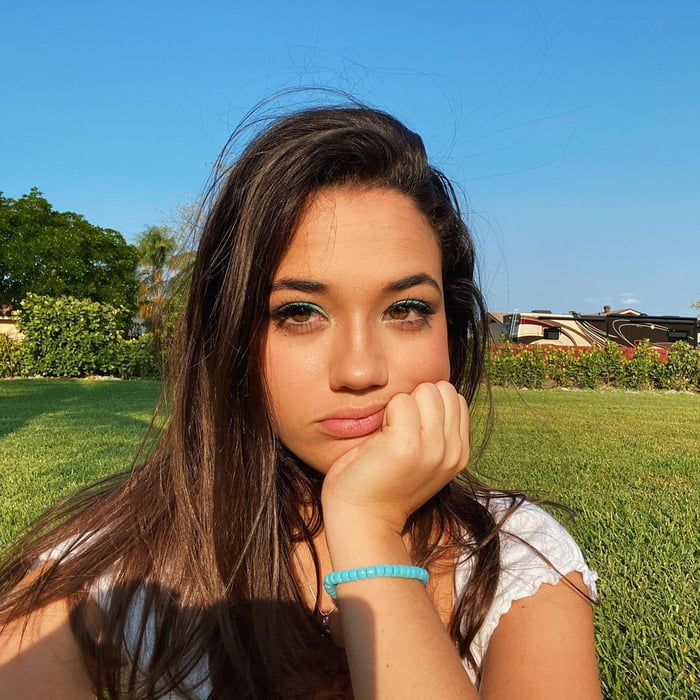 Sofia Gomez - 9GAG
