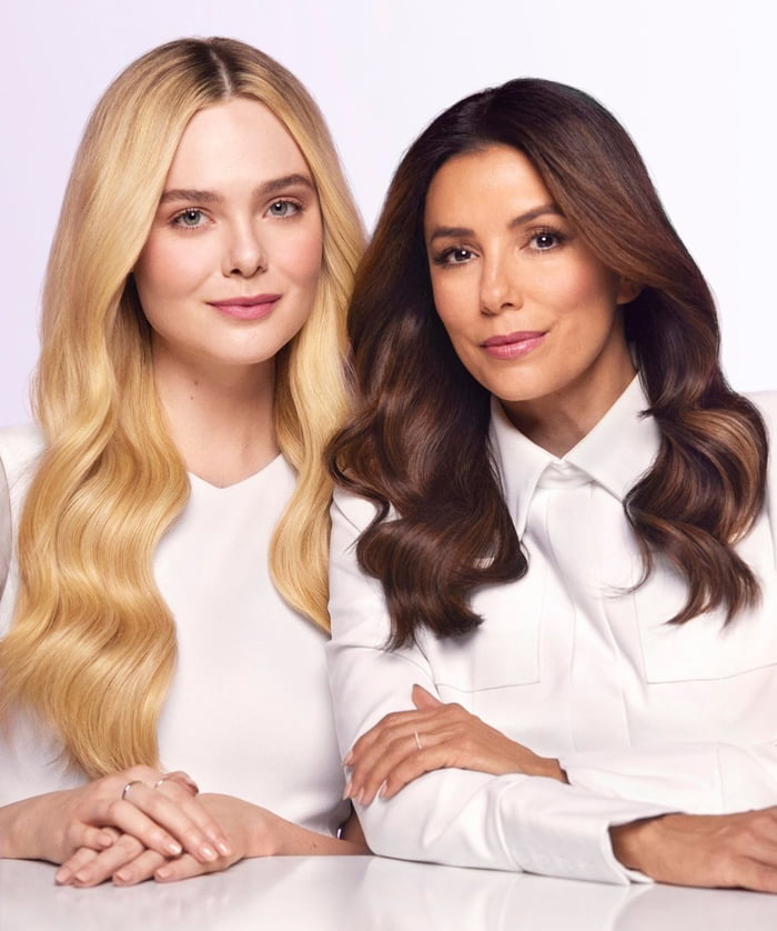 Elle Fanning poses alongside Eva Longoria: - 9GAG