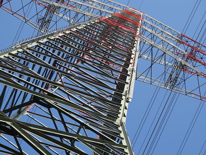 Giantic electricity pylon, 109 meters tall. - 9GAG
